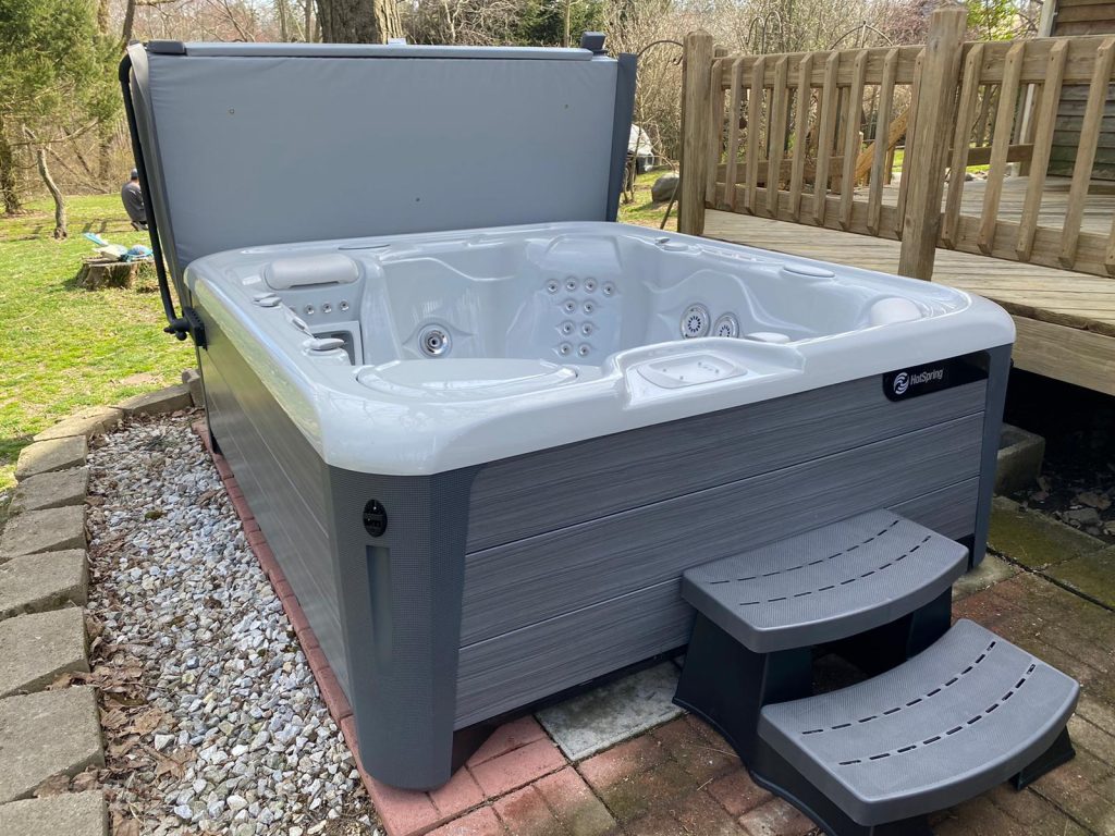 Hot Spring Spas Sovereign Hot Tub - The Valley Home - Healthmate Hot Tubs